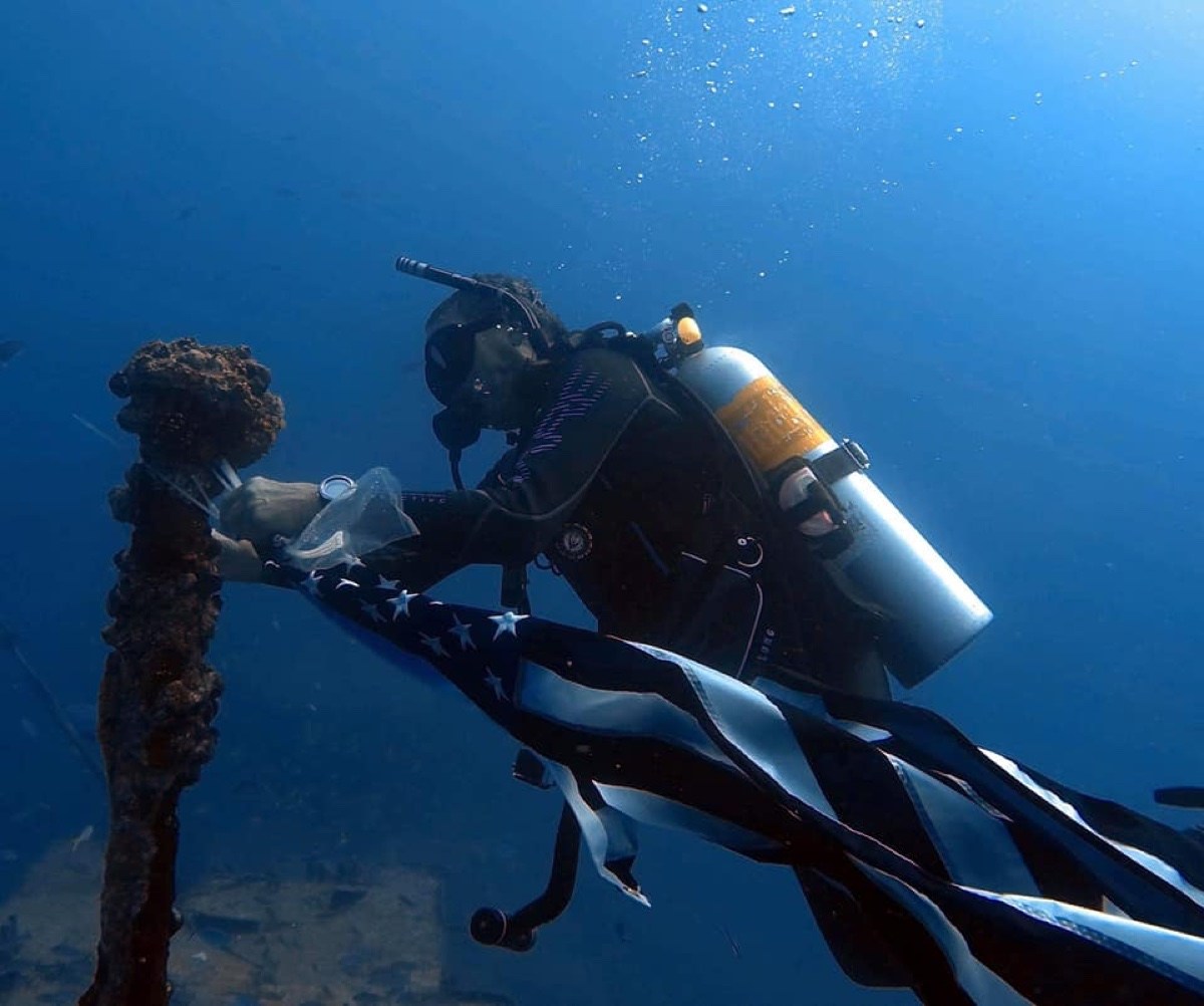 MEET THE DIVER WHO CHANGES THE U.S. FLAGS ON THE SPIEGEL GROVE AND THE ...