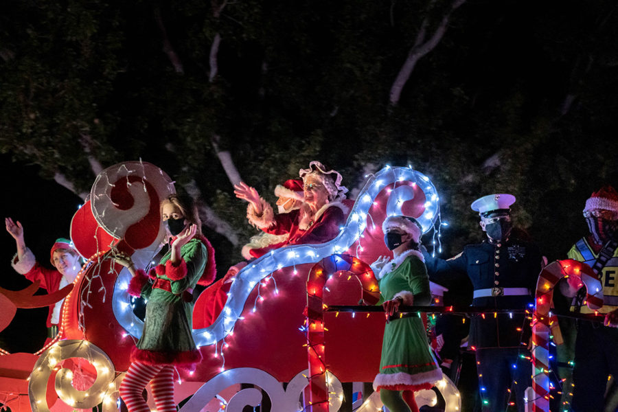 ISLAMORADA FIRE RESCUE GUIDES SANTA, HELPERS AROUND TOWN