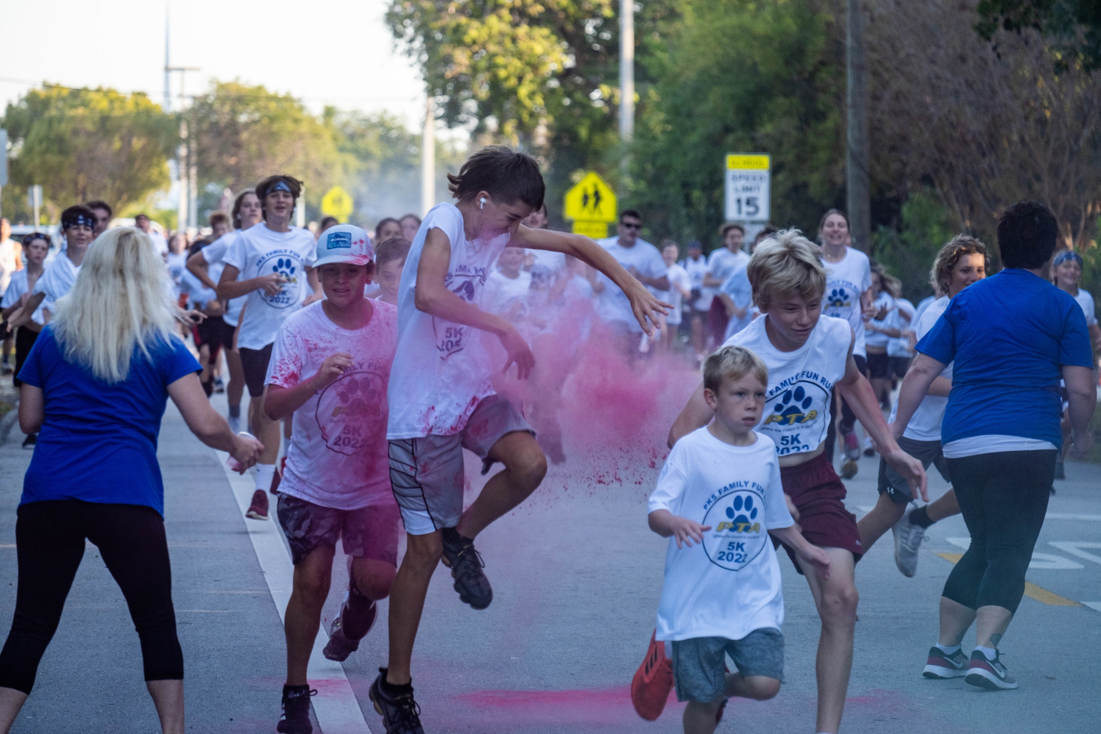 IN PICTURES: RUNNERS BLASTED WITH COLORED CHALK DURING ANNUAL PKS FUN ...