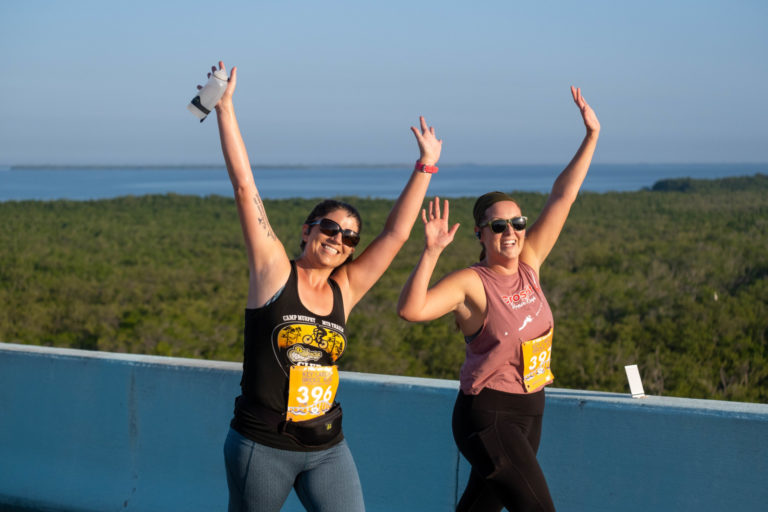 RUNNERS CONQUER KEY LARGO BRIDGE RUN