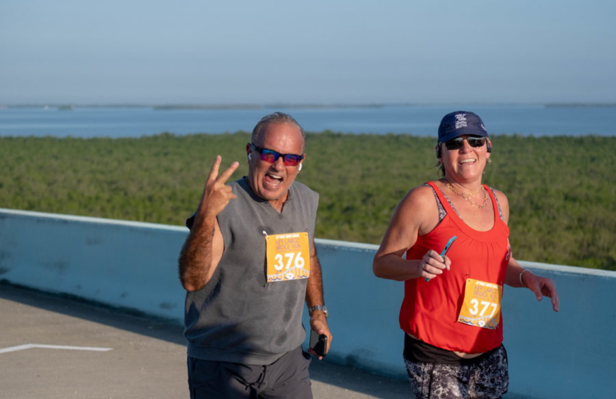 RUNNERS CONQUER KEY LARGO BRIDGE RUN