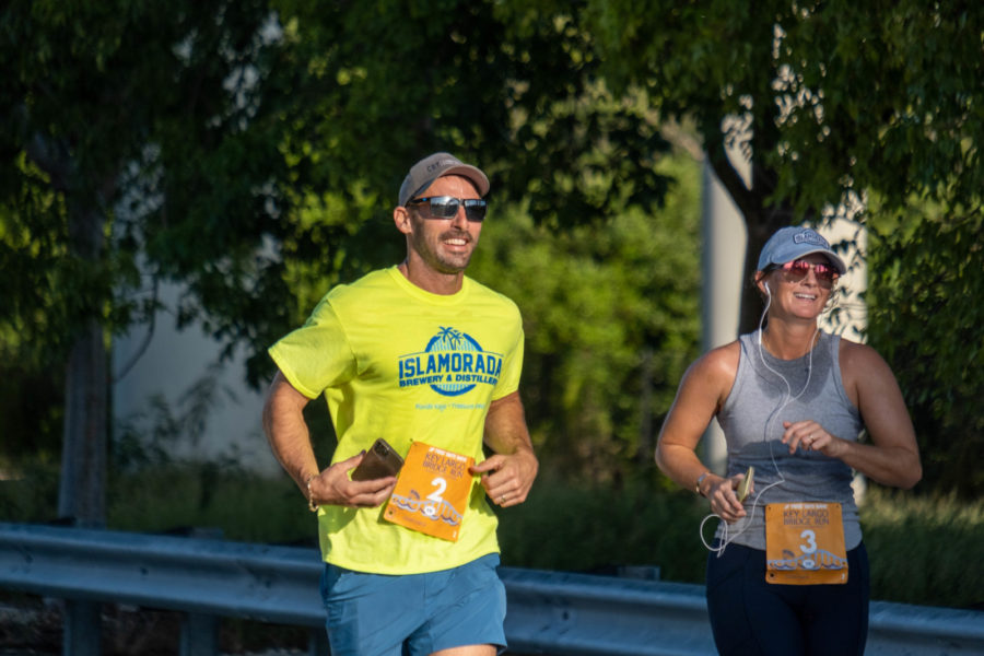 RUNNERS CONQUER KEY LARGO BRIDGE RUN