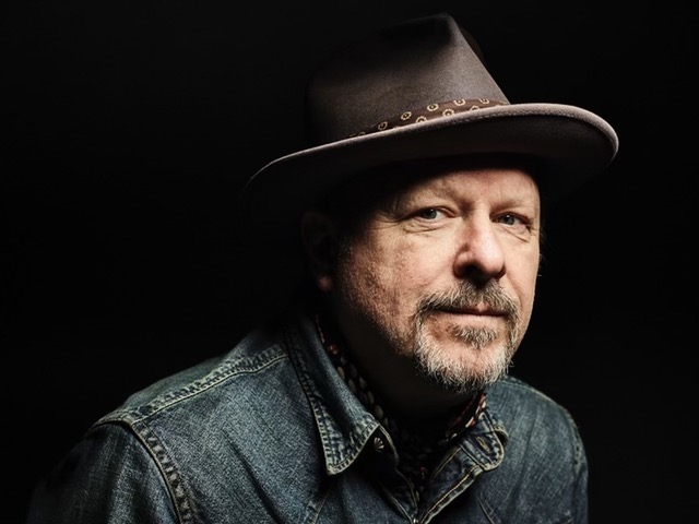 MUSIC’S MOST ICONIC PHOTOS AND THE MAN BEHIND THE LENS: DANNY CLINCH.