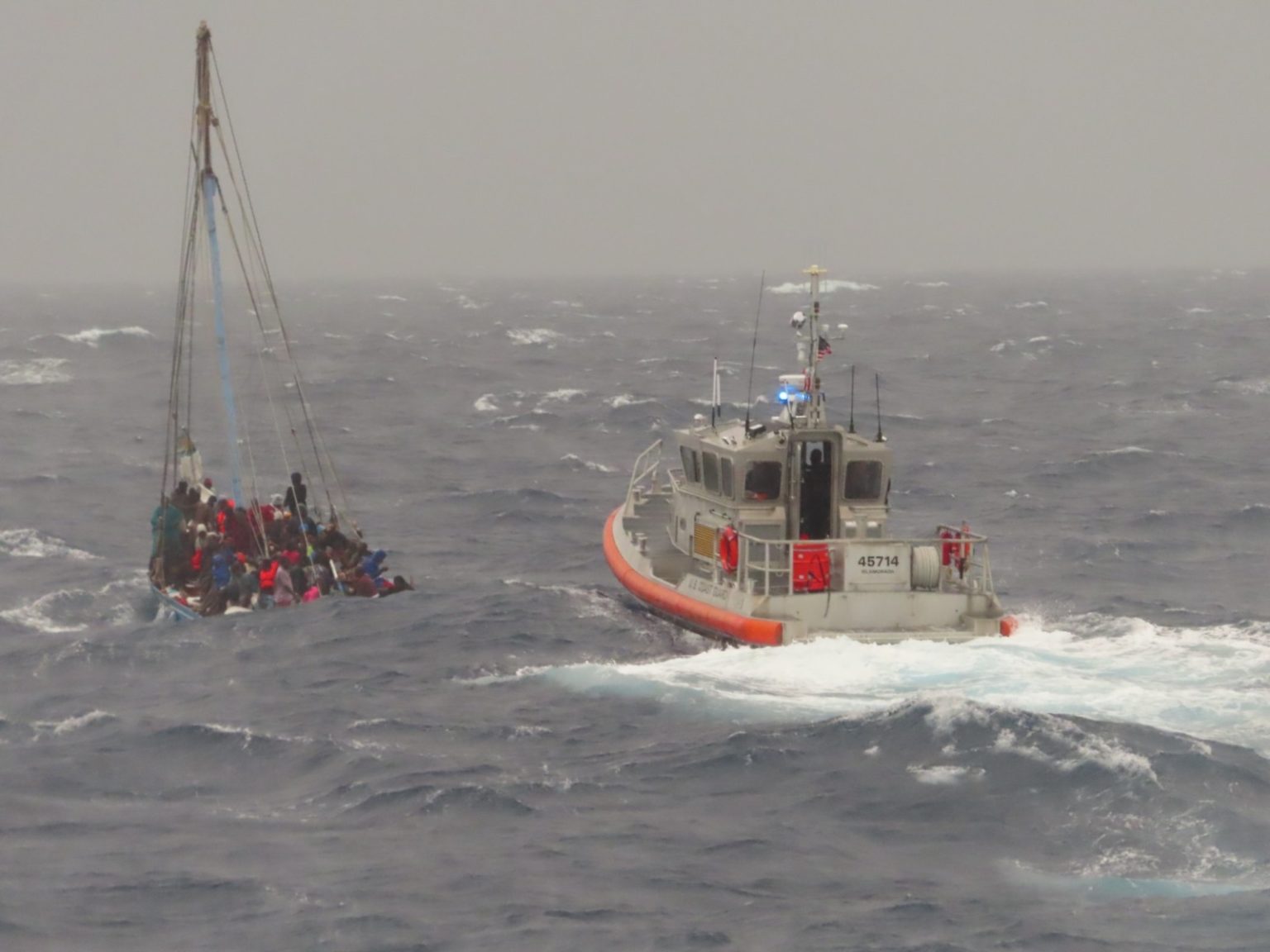 VESSEL SPOTTED CARRYING HAITIANS IN KEY LARGO RUNS AGROUND OFF ISLAMORADA