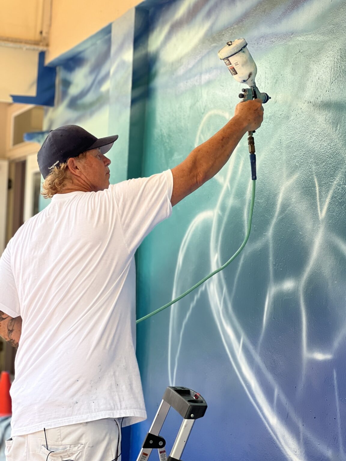 IN PICTURES: WYLAND & SHANNON WILEY TEAM UP FOR CRANE POINT SEASCAPE