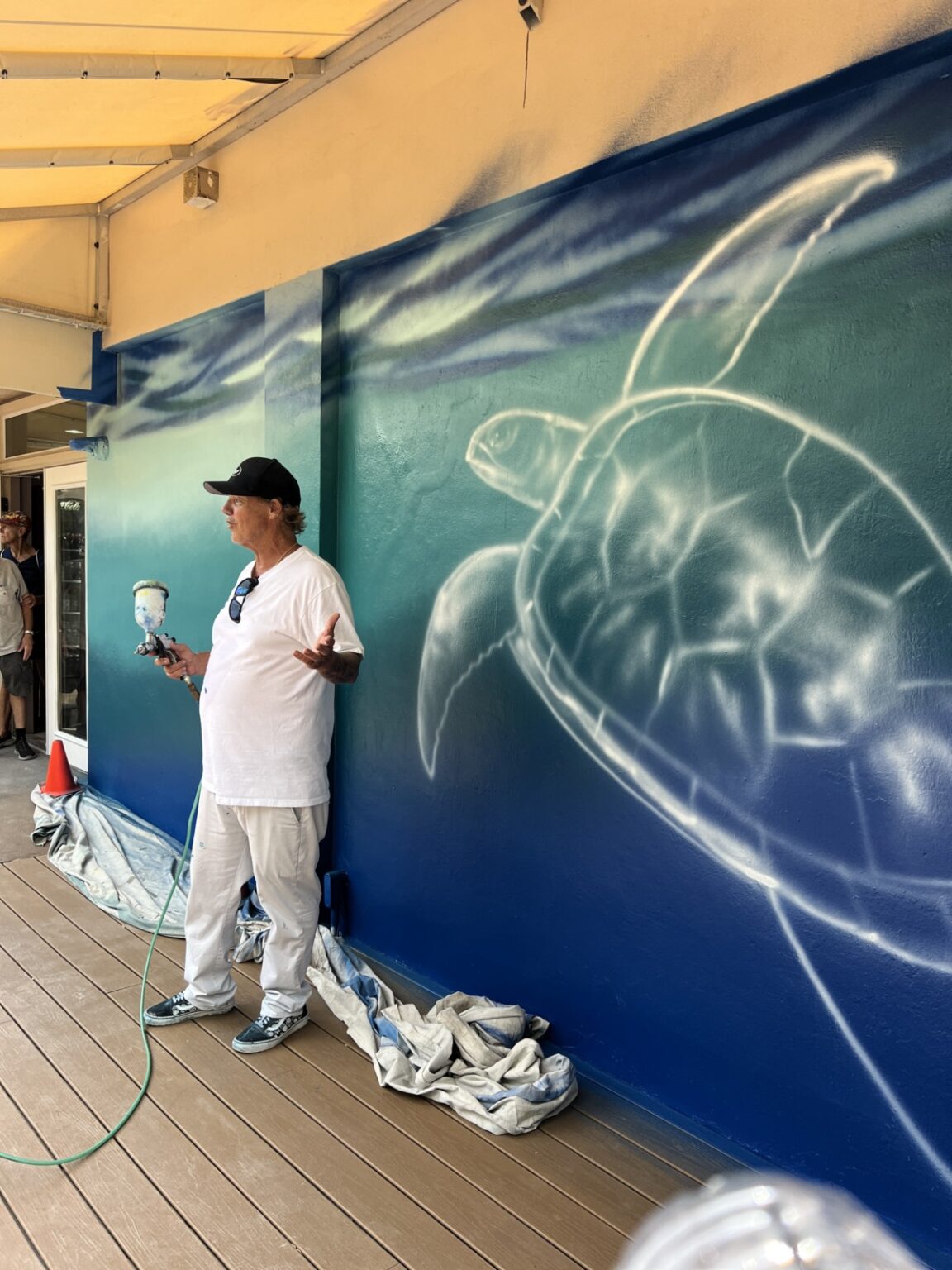 IN PICTURES: WYLAND & SHANNON WILEY TEAM UP FOR CRANE POINT SEASCAPE