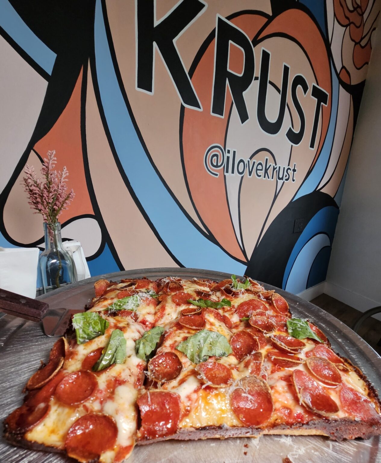 DELICIOUS ‘KRUST’: DELVING INTO THE MENU OF A TAVERNIER PIZZA SHOP