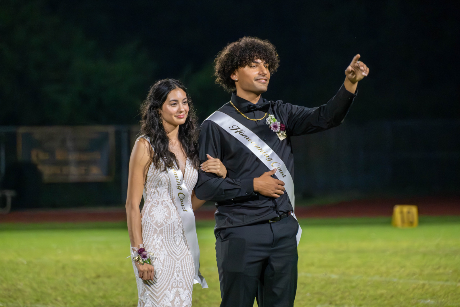 CORAL SHORES CROWNS HOMECOMING KING & QUEEEN
