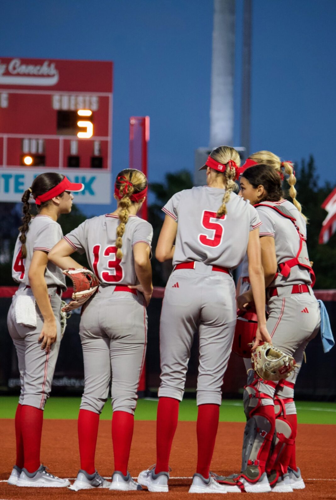 NILES HITS FIFTH HOME RUN AS CONCHS & FINS EACH PICK UP A WIN