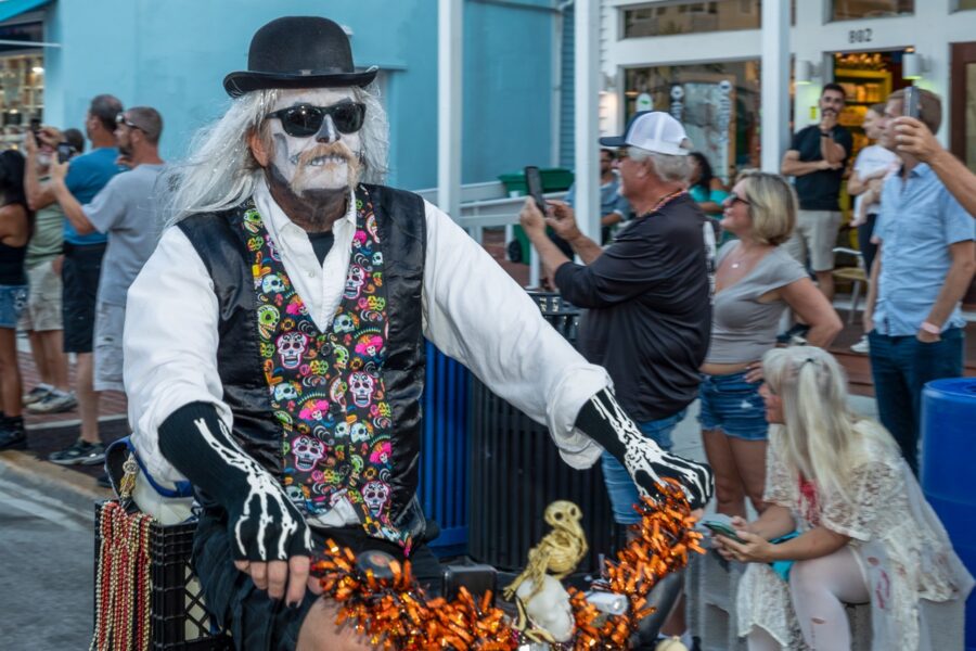 THOUSANDS OF ZOMBIES ROLL THROUGH KEY WEST