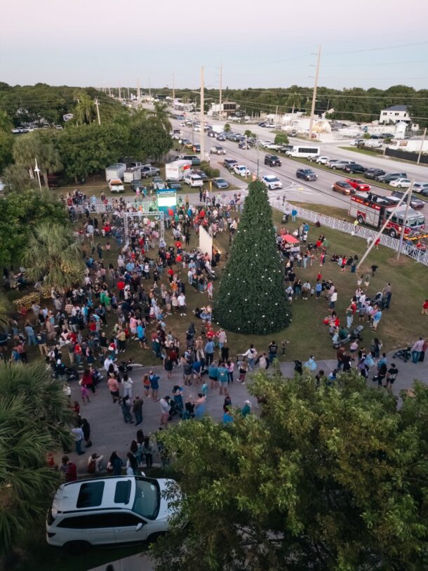 IN PICTURES: HOLIDAY SPIRIT ILLUMINATES THE NIGHT IN KEY LARGO