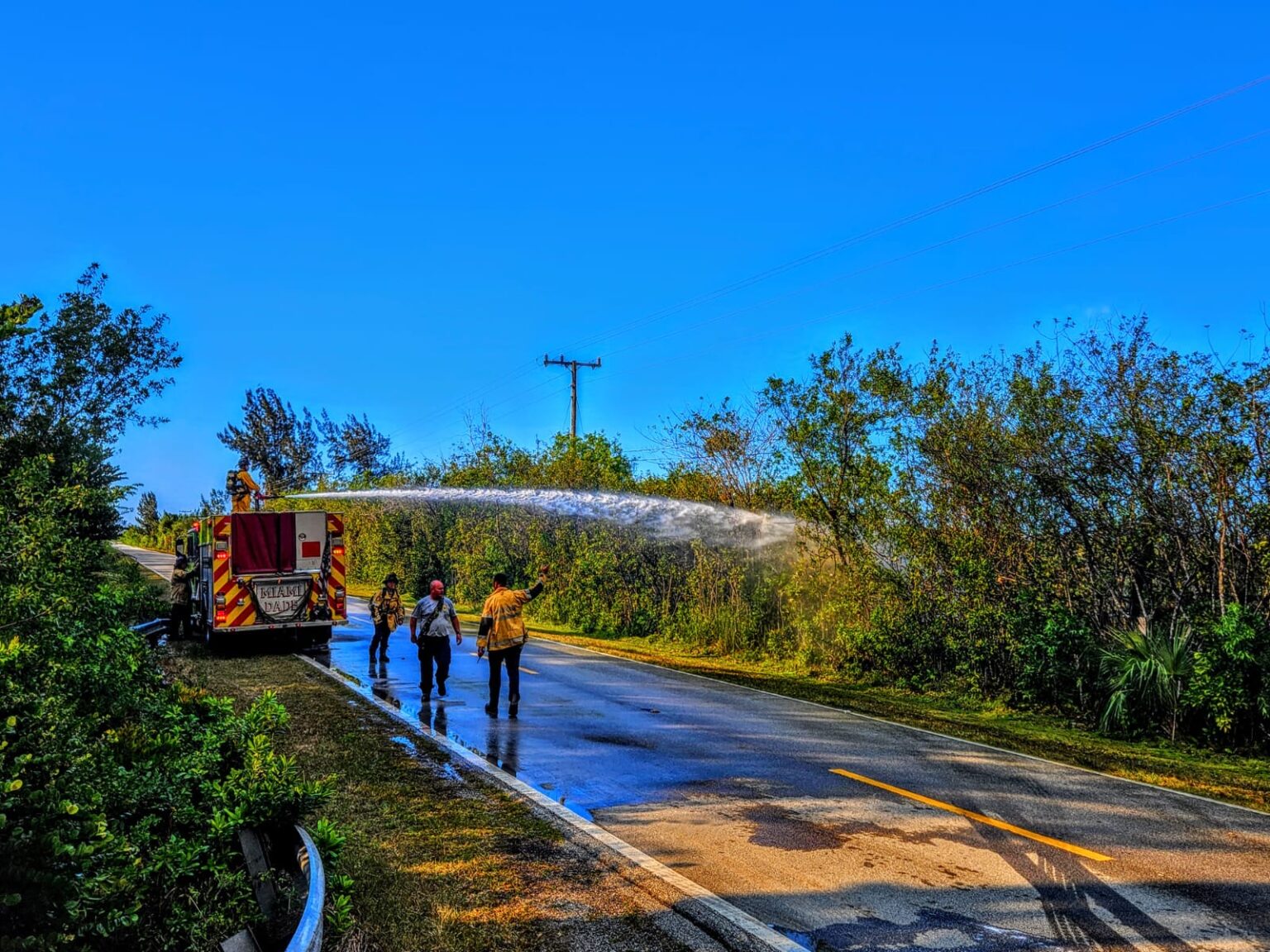 WILDFIRE BATTLE CONTINUES IN SOUTH MIAMI-DADE; ONLY 30% OF THE BLAZE IS ...
