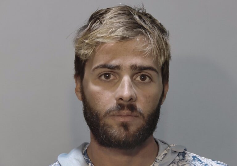 SHARK STABBING LEADS TO CHARTER CAPTAIN’S ARREST IN KEY WEST